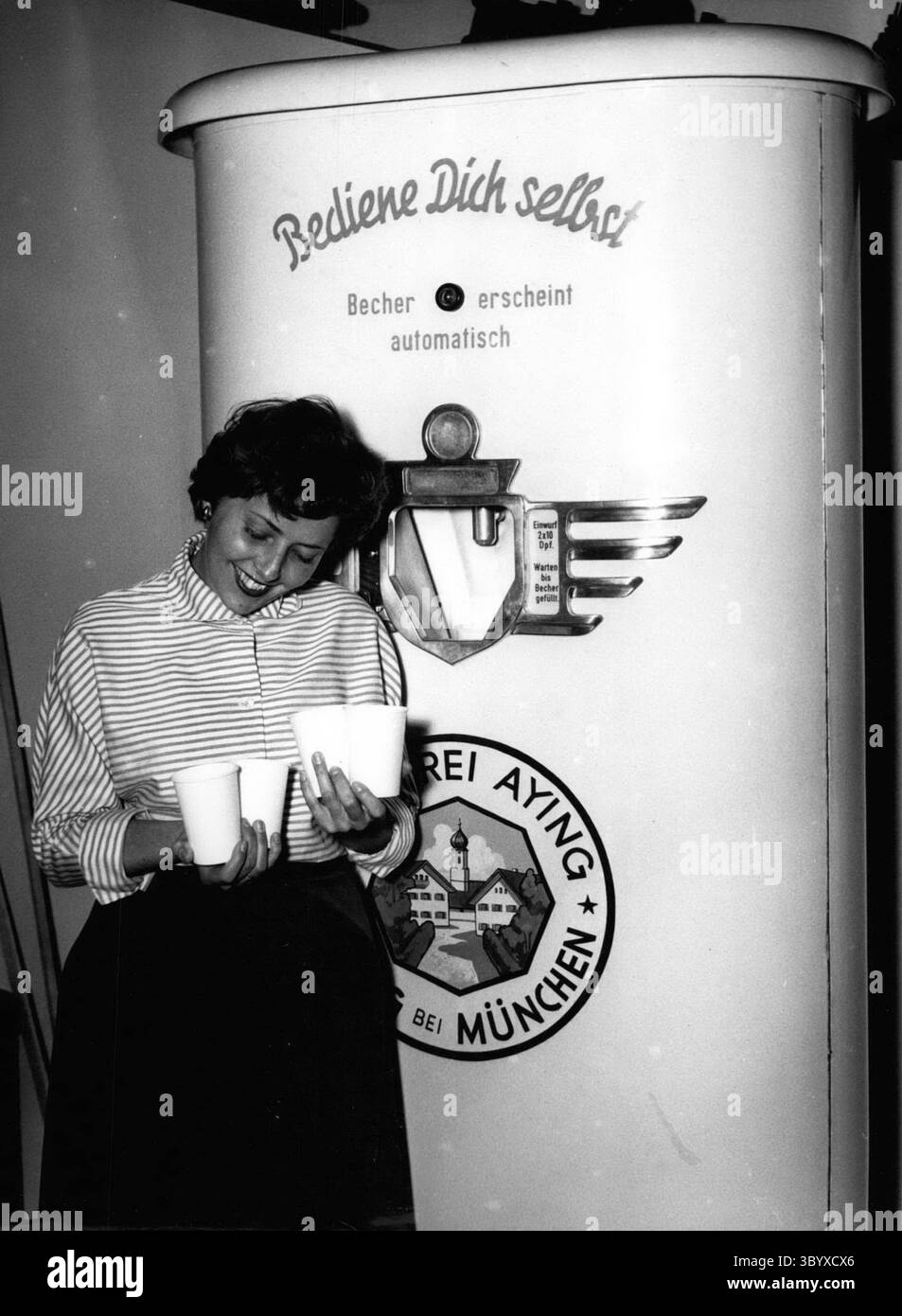 May 5, 1955 - Munich, Germany - The thinking bar in Munich t the 7th ...