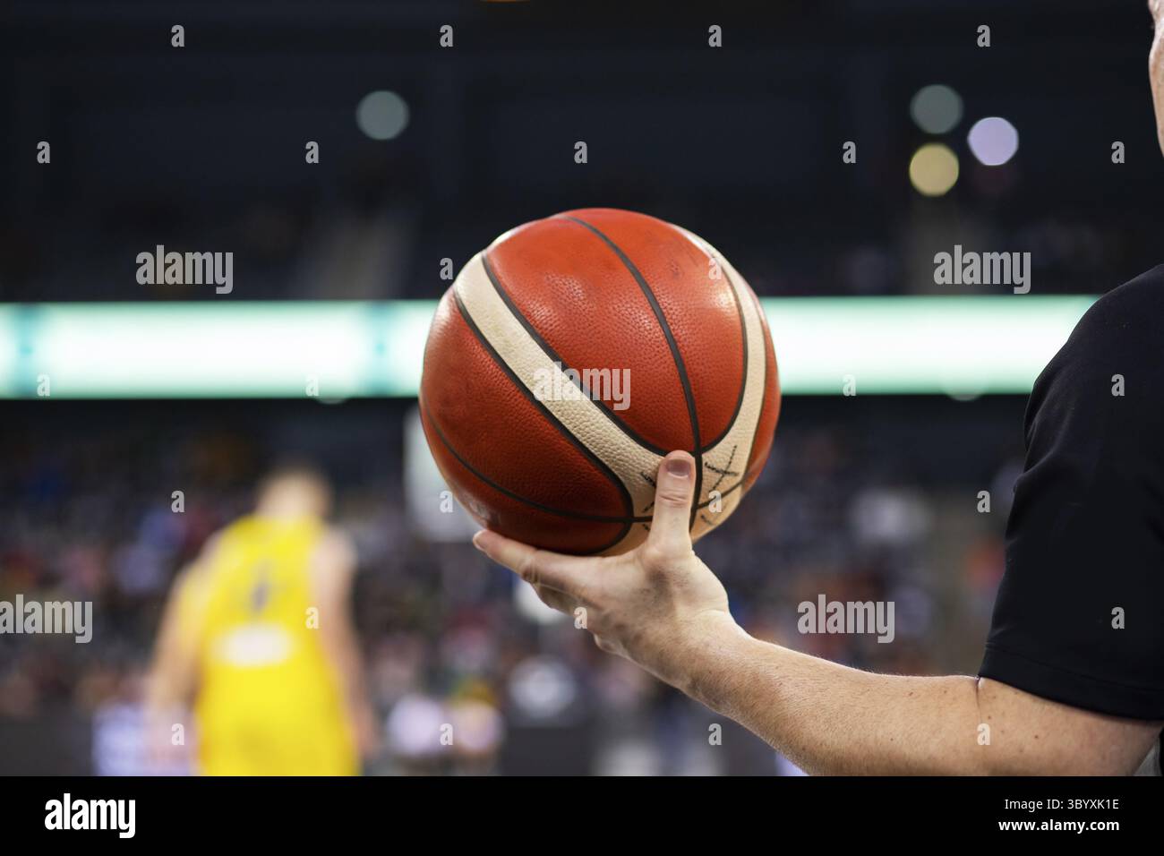Basket ball referee hi-res stock photography and images - Alamy