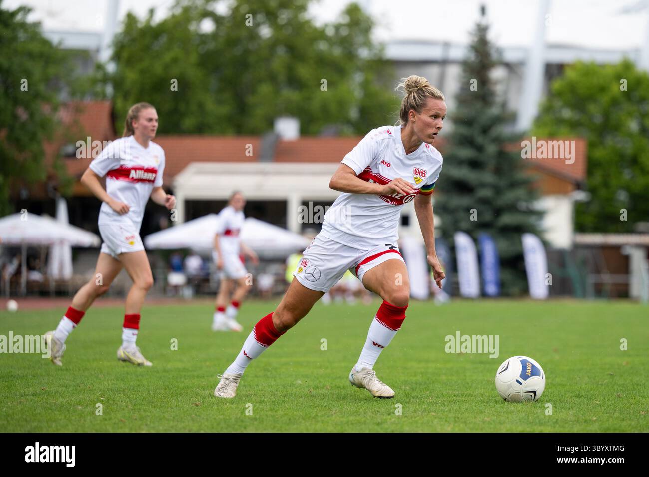 Jana Beuschlein (VfB Stuttgart, #20) am Ball, GER, VfB Stuttgart vs FC ...