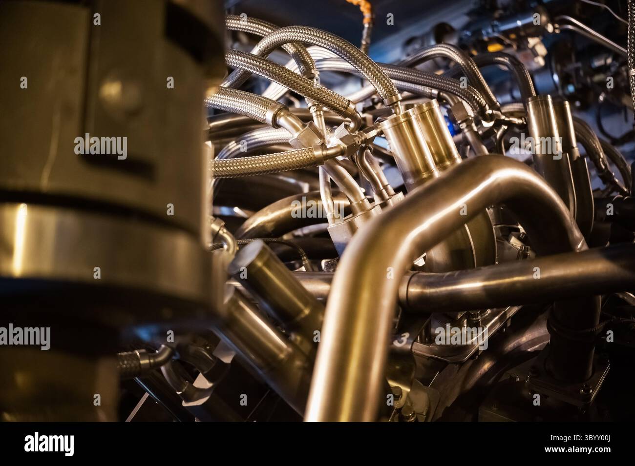 Internal elements of the fuel supply system of a gas turbine engine ...
