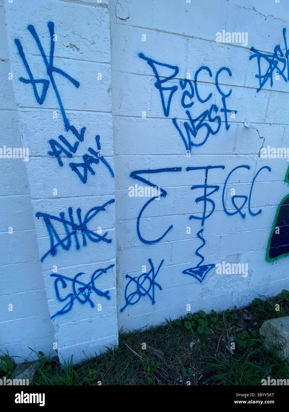 Known crip gangs smartphone stock photos and images - Alamy