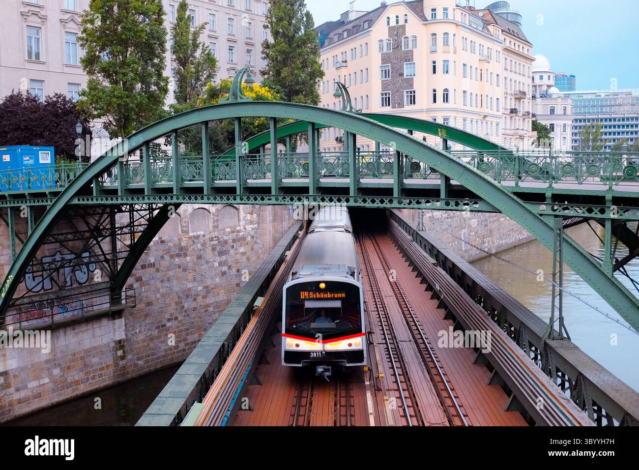 U4 hi-res stock photography and images - Alamy