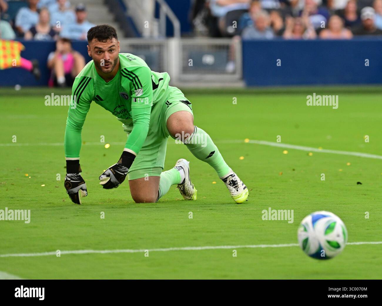 Sporting Kansas City goalkeeper John Pulskamp (1) watches the ball head ...