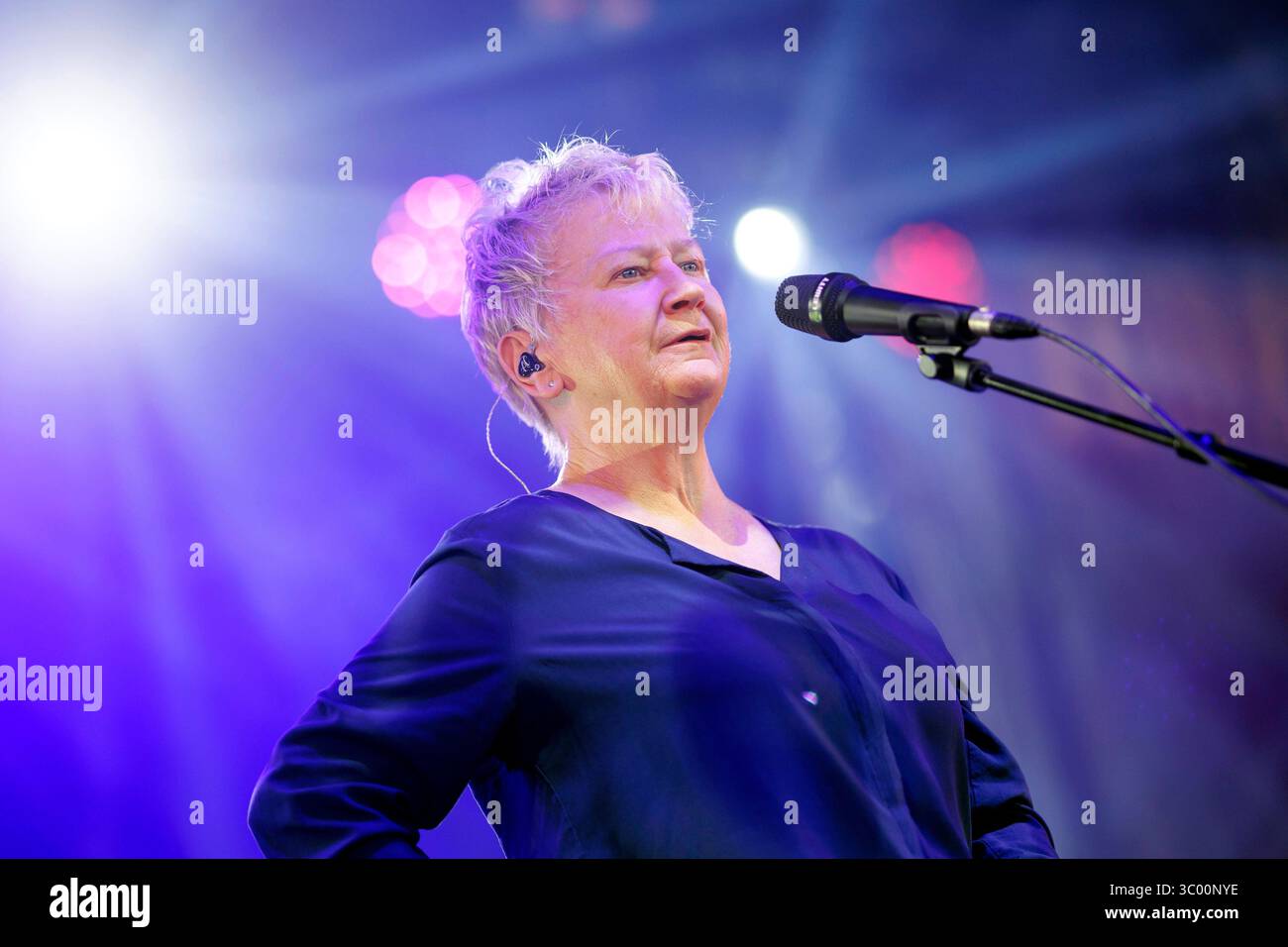 Musikerin Anne Clark beim XIX. Amphi-Festival im Kölner Tanzbrunnen ...