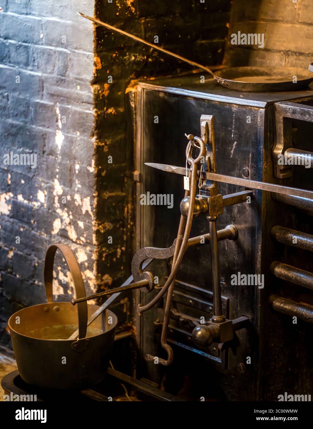 Cookware rivets hi-res stock photography and images - Alamy