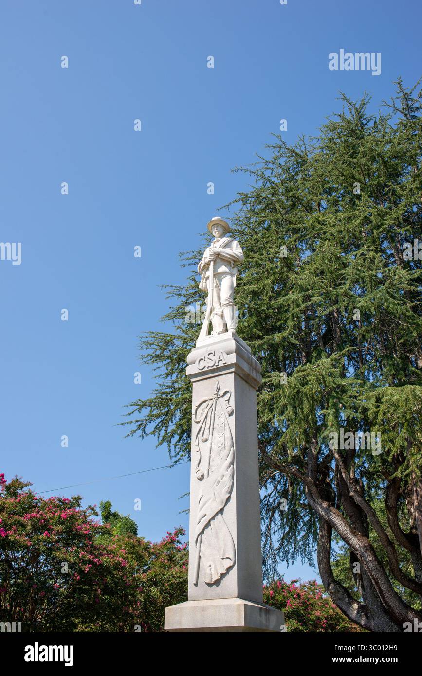 One of the many controversial Confederate Civil War Monuments in South ...