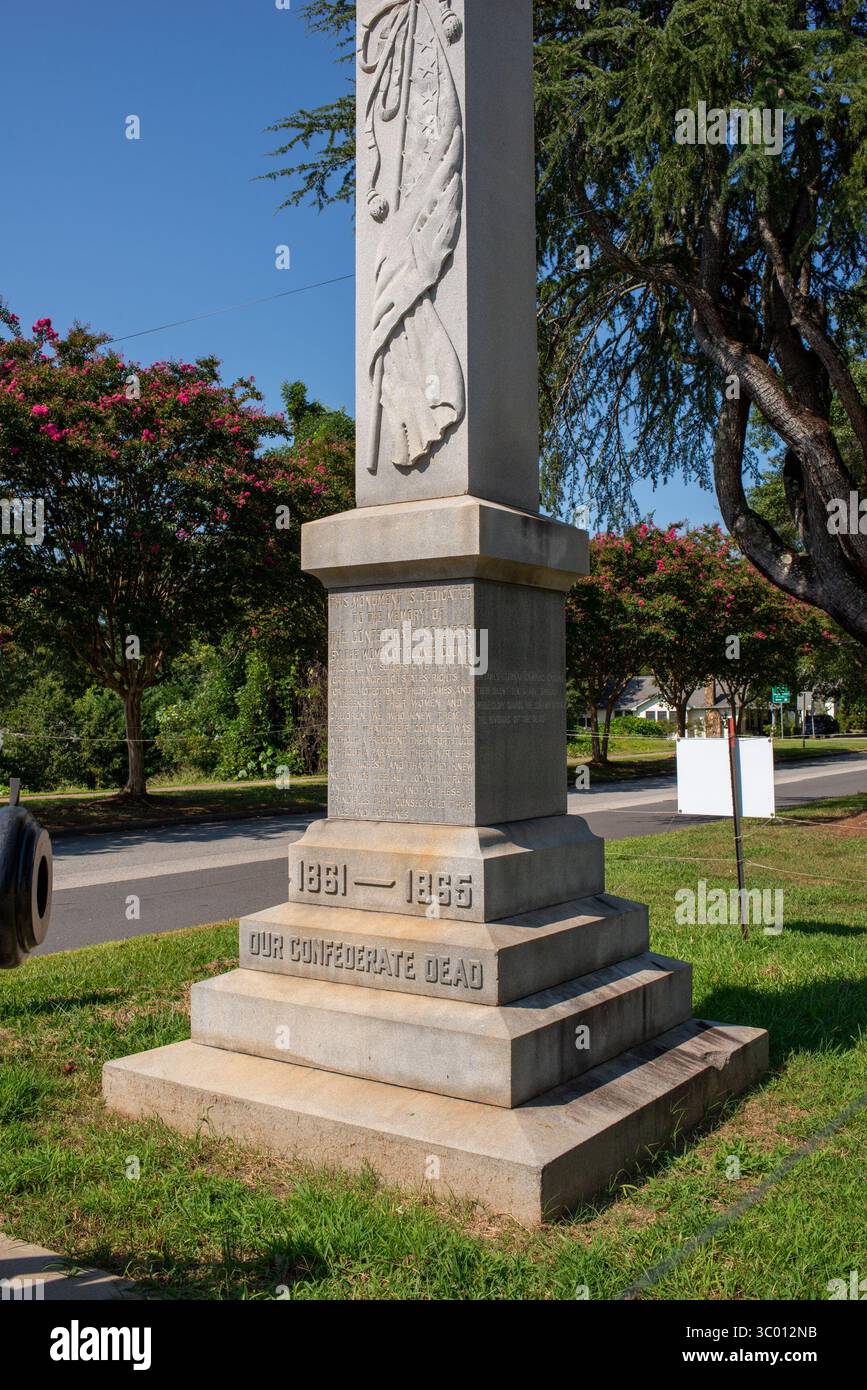 One of the many controversial Confederate Civil War Monuments in South ...