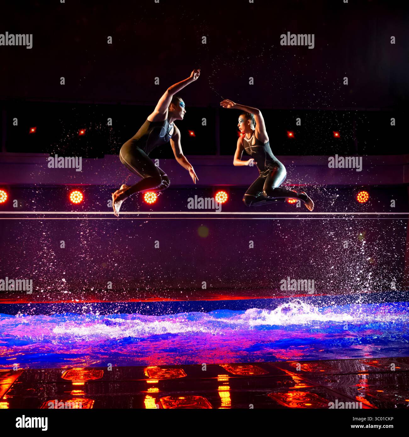 "InTENse Maximum Performance" - AquaTheatre show. Wonder of the Seas ...