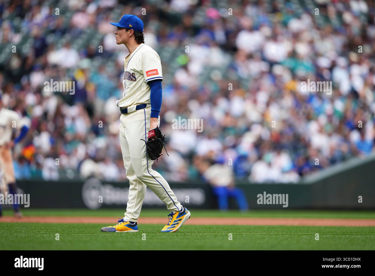Seattle Mariners starting pitcher Bryan Woo stands in the infield after ...