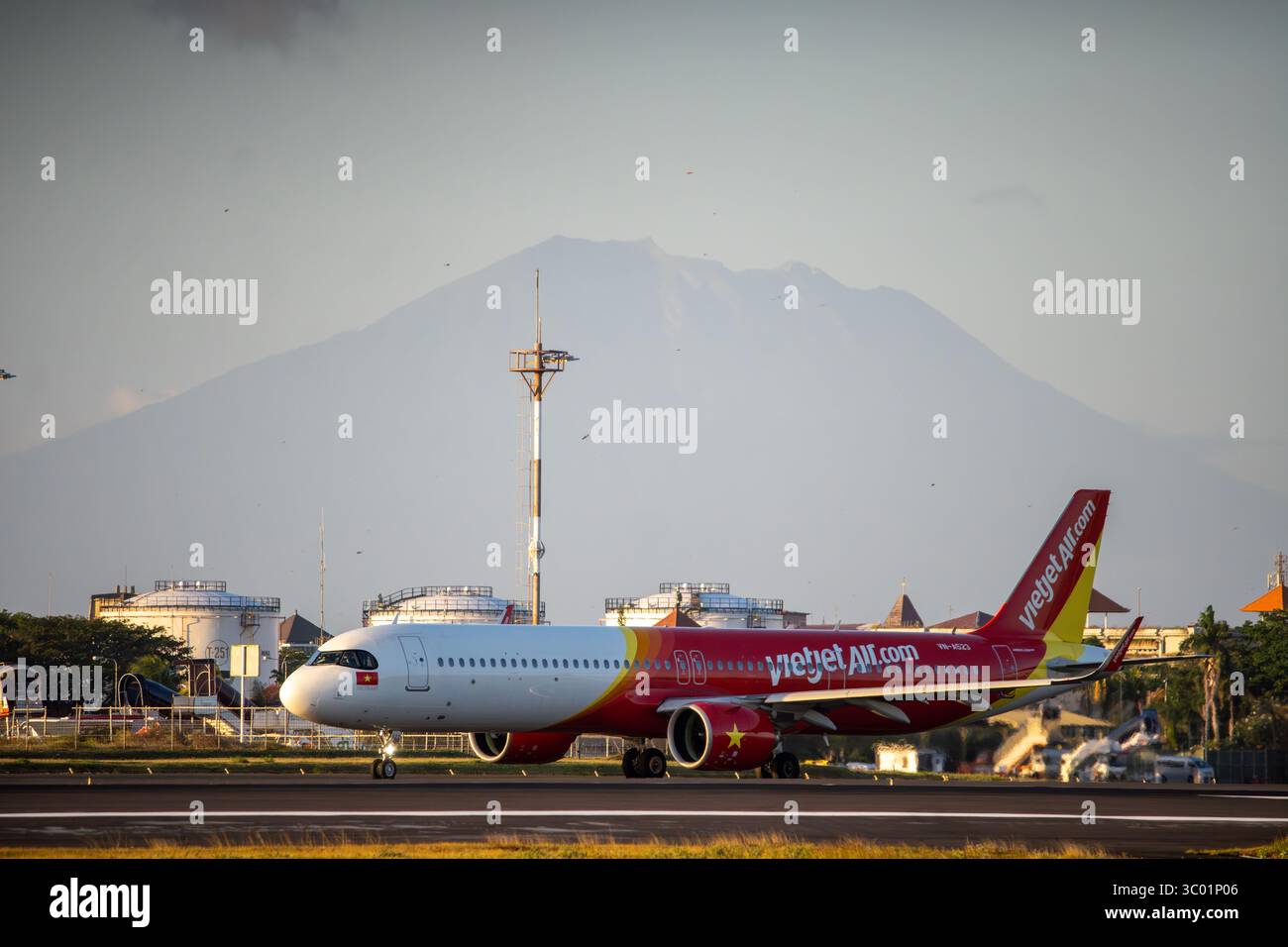 Tail vietjet air airbus hi-res stock photography and images - Alamy