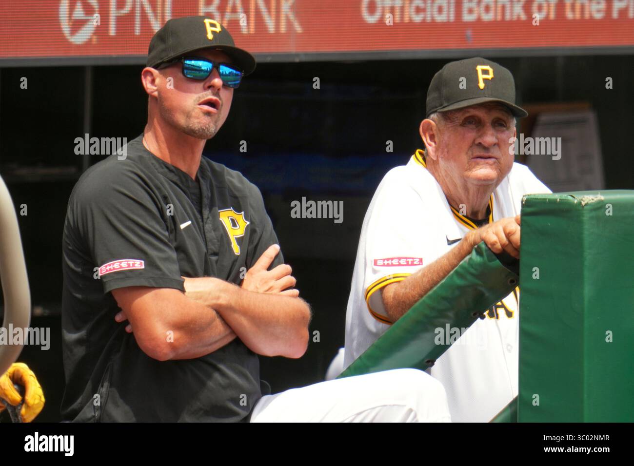 Pittsburgh Pirates' Don Kelly, left, and coach Gene Lamont stand in the ...