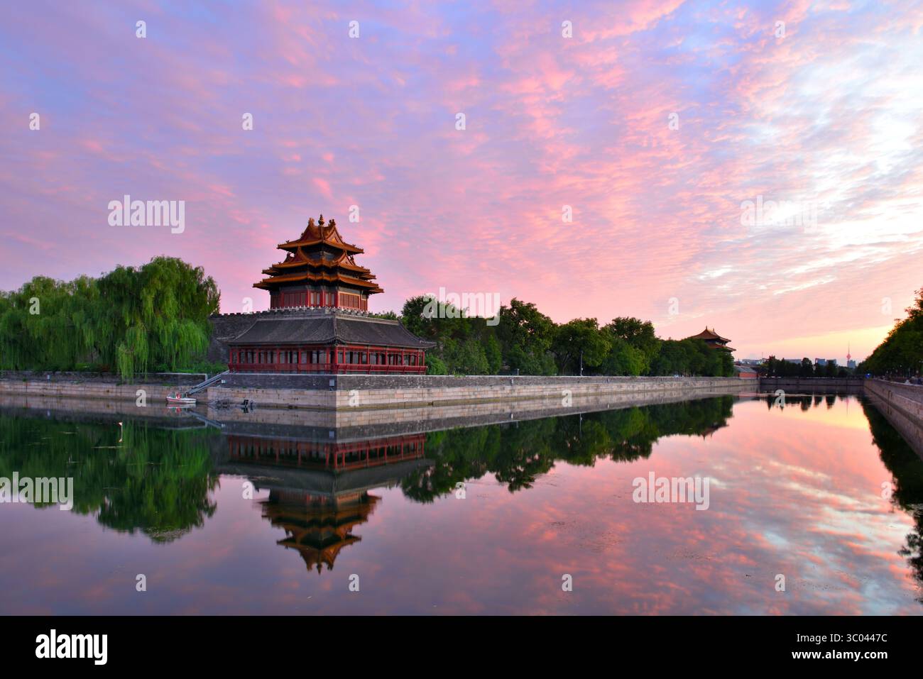 The watchtower of Forbidden City reflects the beautiful cloud after ...