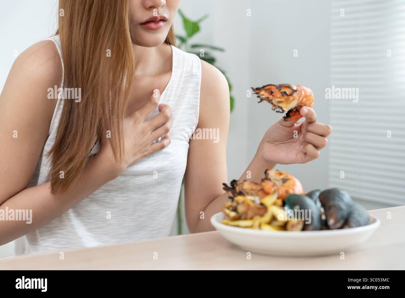 food allergies, women have reactions itching and redness after eating ...