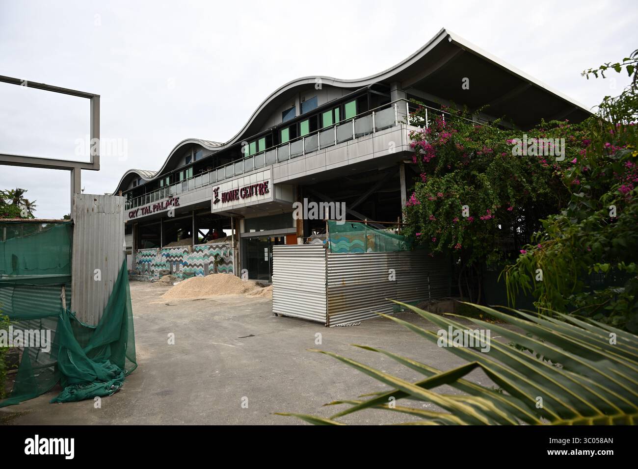 An earthquake damaged building in Port Vila on Efate Island, Vanuatu ...