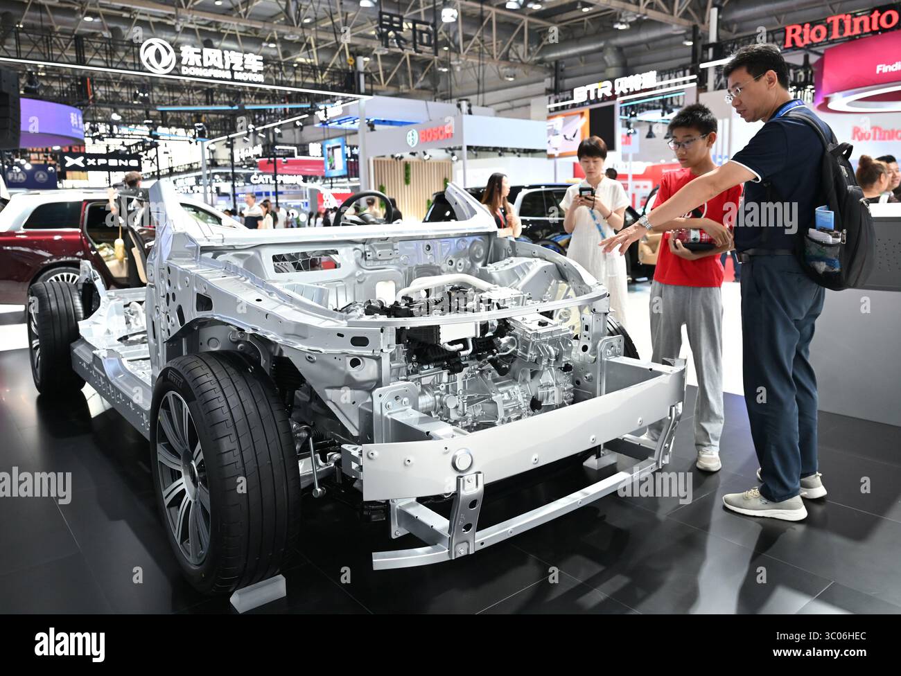 People visit 2025 beijing hi-res stock photography and images - Alamy