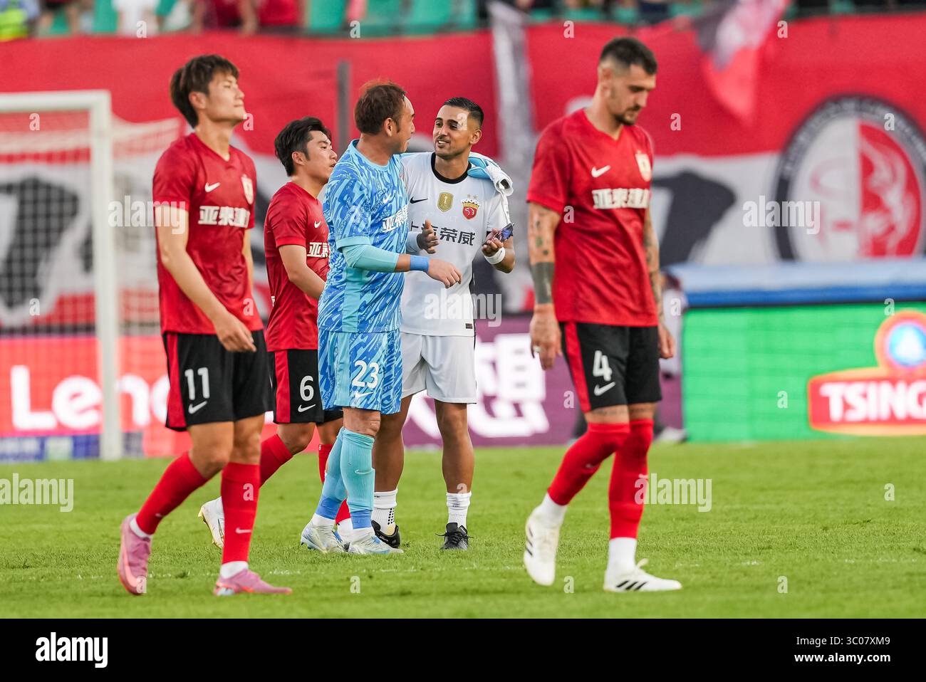 Shanghai Port Football Club defeated Changchun Yatai Football Club with ...