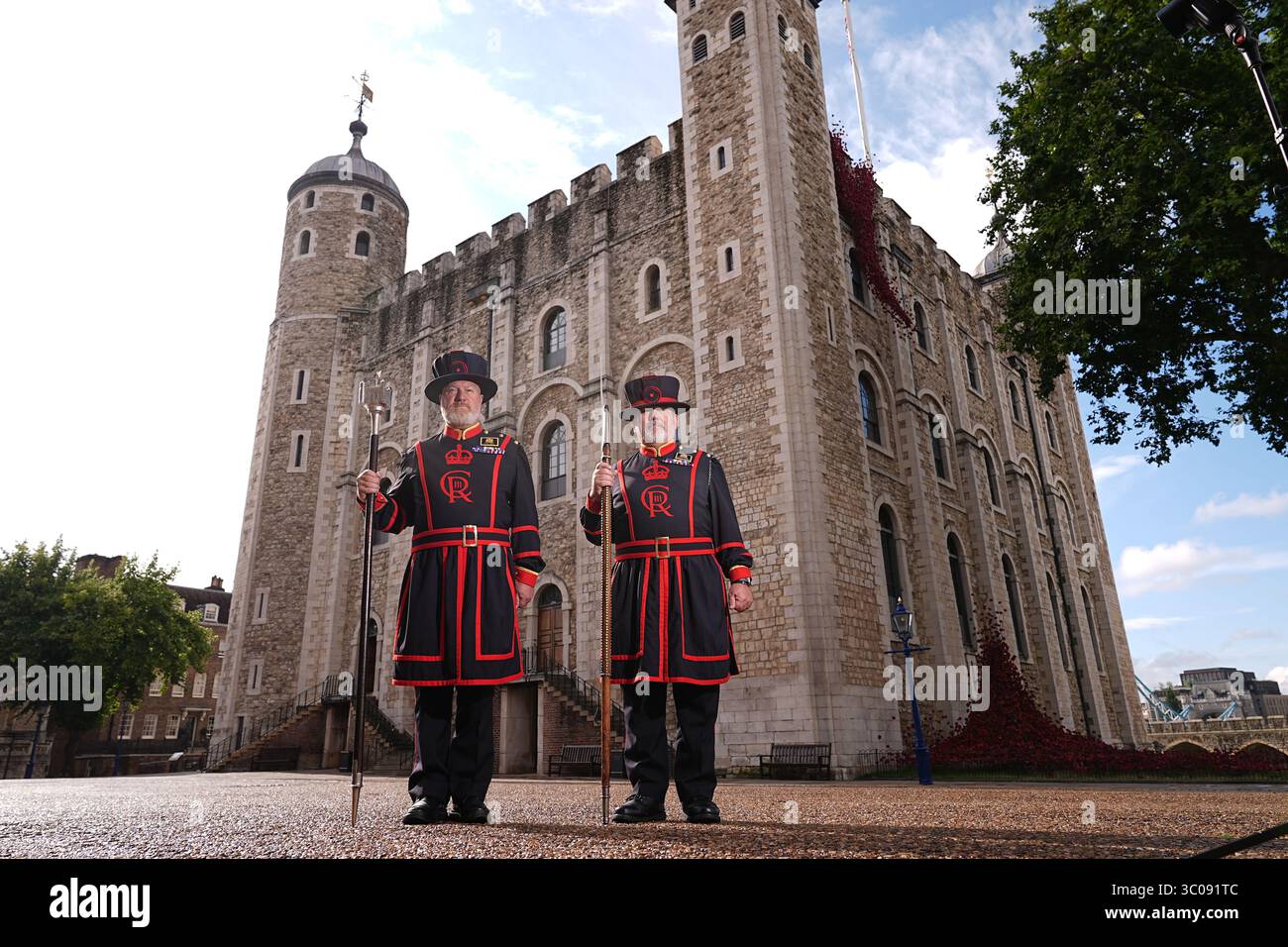 New Chief Yeoman Warder Paul Langley (left) and Yeoman Gaoler John ...