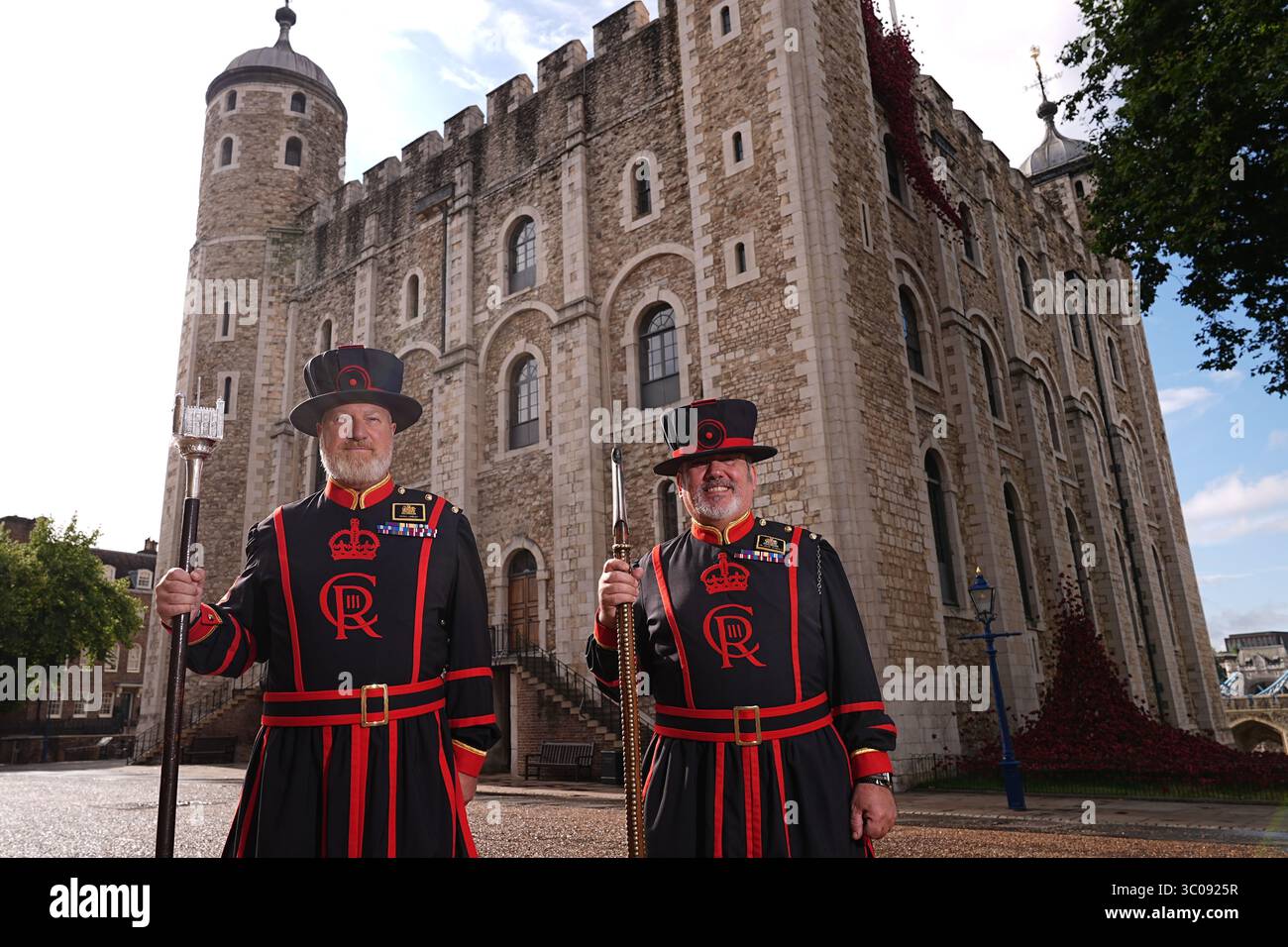 New Chief Yeoman Warder Paul Langley (left) and Yeoman Gaoler John ...