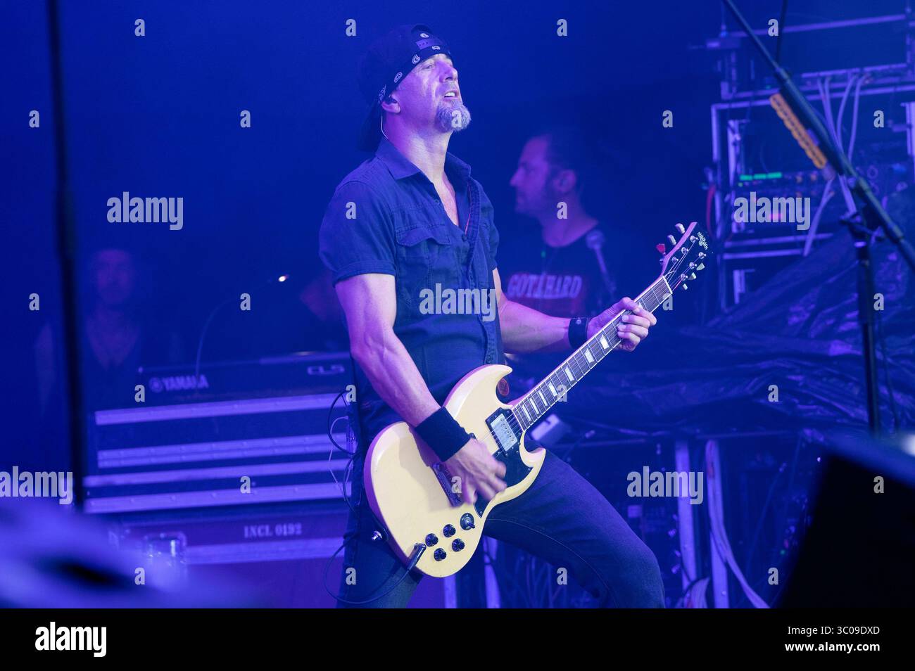 Freddy Scherer von Gotthard live bei der Konzertreihe Moon&Stars 2025 ...