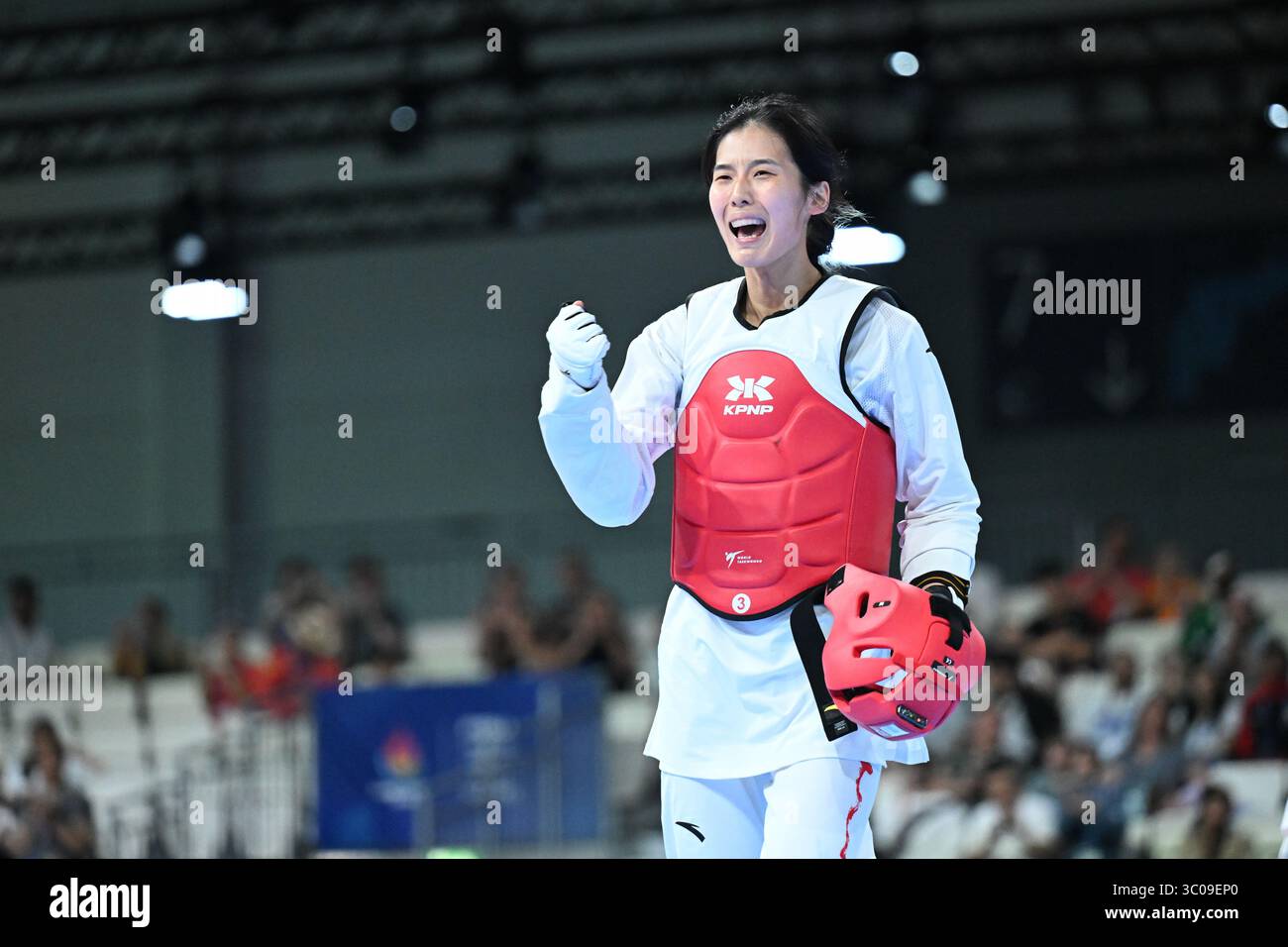 (250721) -- ESSEN, July 21, 2025 (Xinhua) -- Xing Jiani of China ...