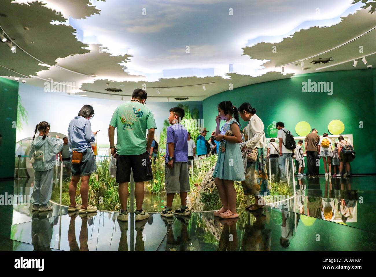 People visit the China Grand Canal Museum in Yangzhou City, east China ...