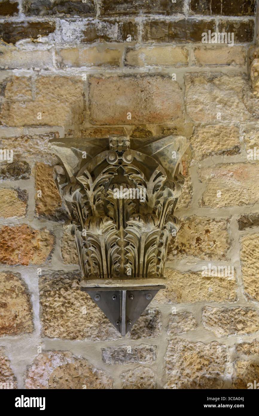 Stone capital carving motifs hi-res stock photography and images - Alamy