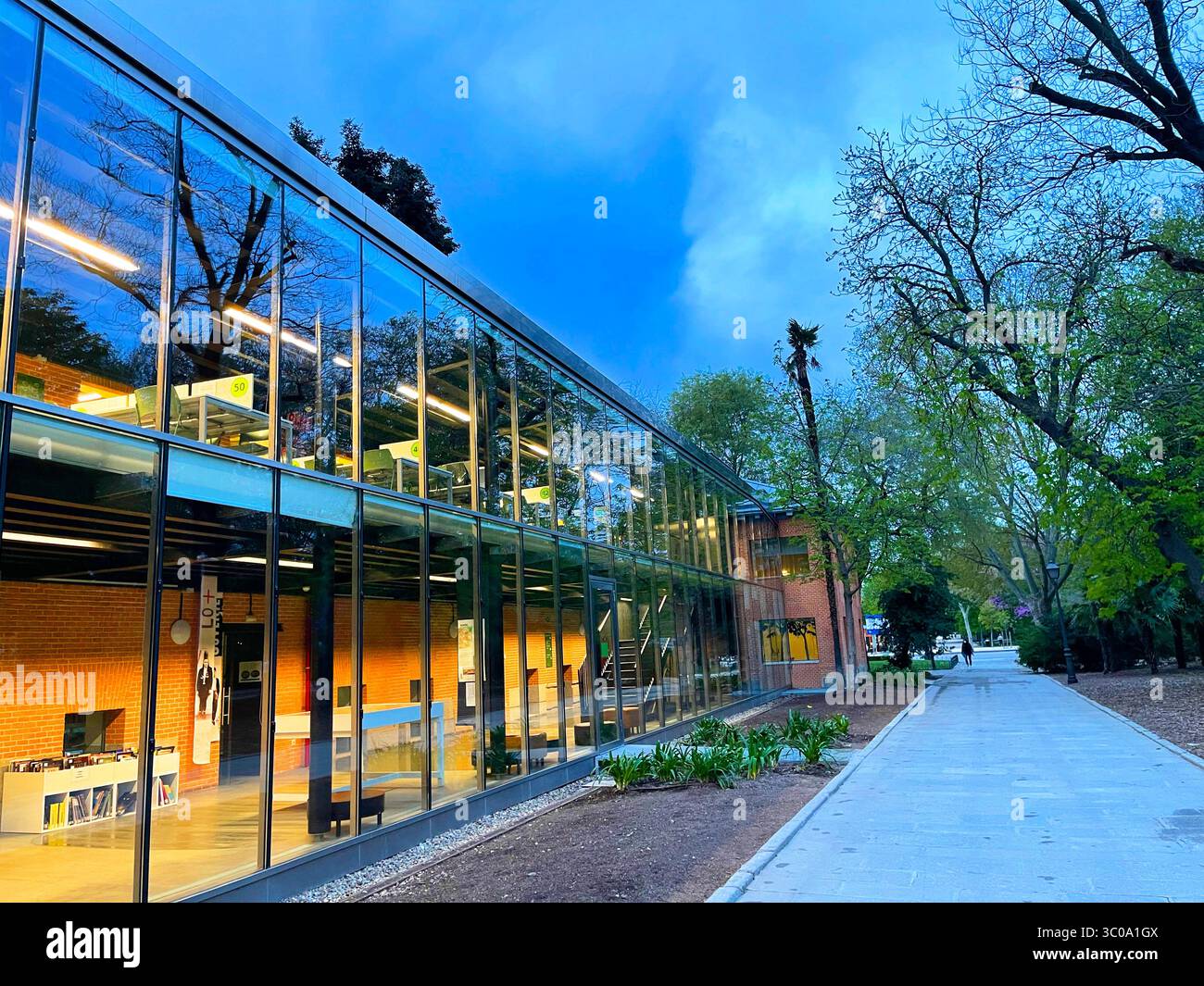Biblioteca de la ciudad del parque hi-res stock photography and images ...