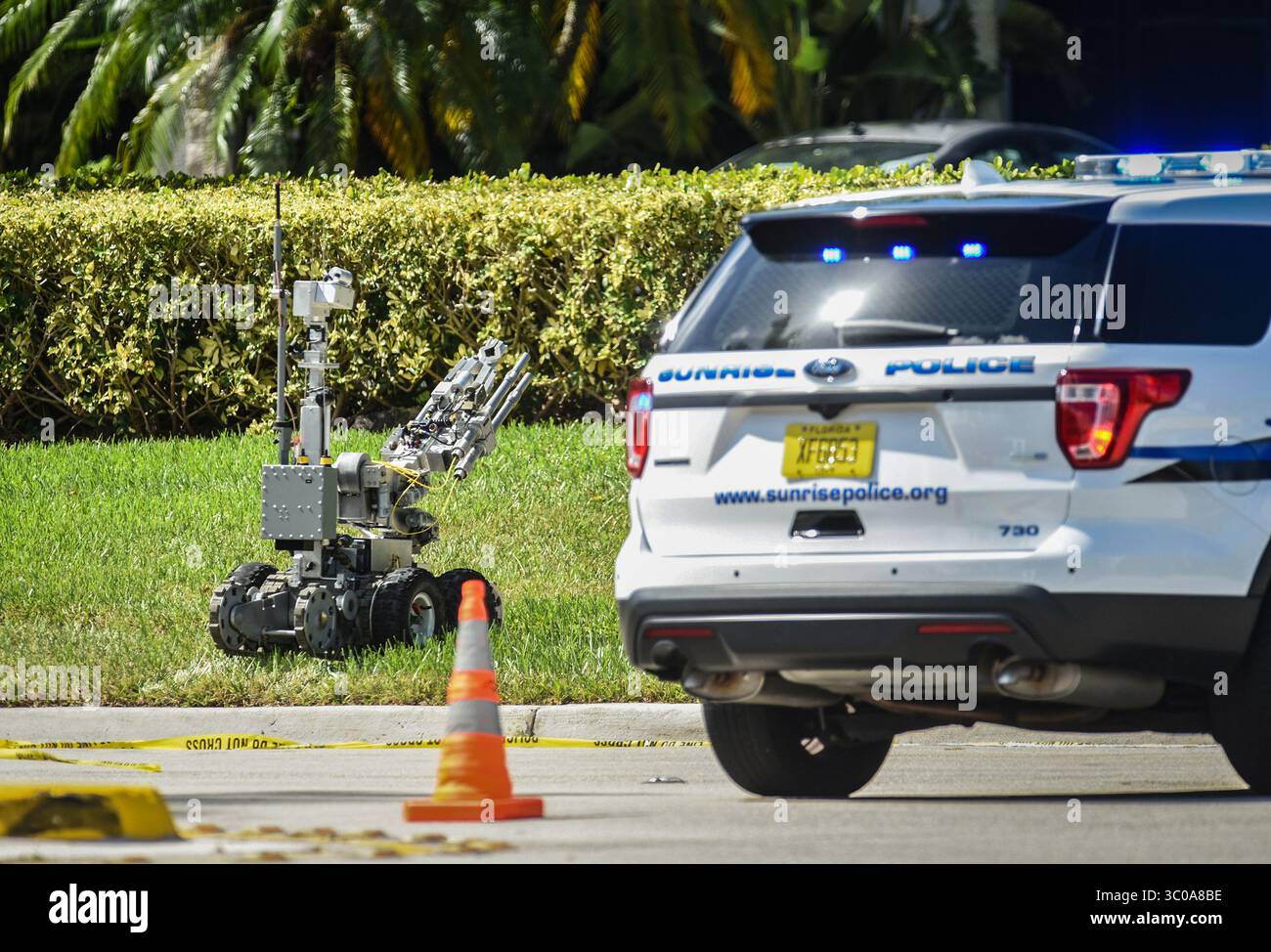 October 24, 2018 - FL, USA - A Broward County Sheriff's bomb defusing ...
