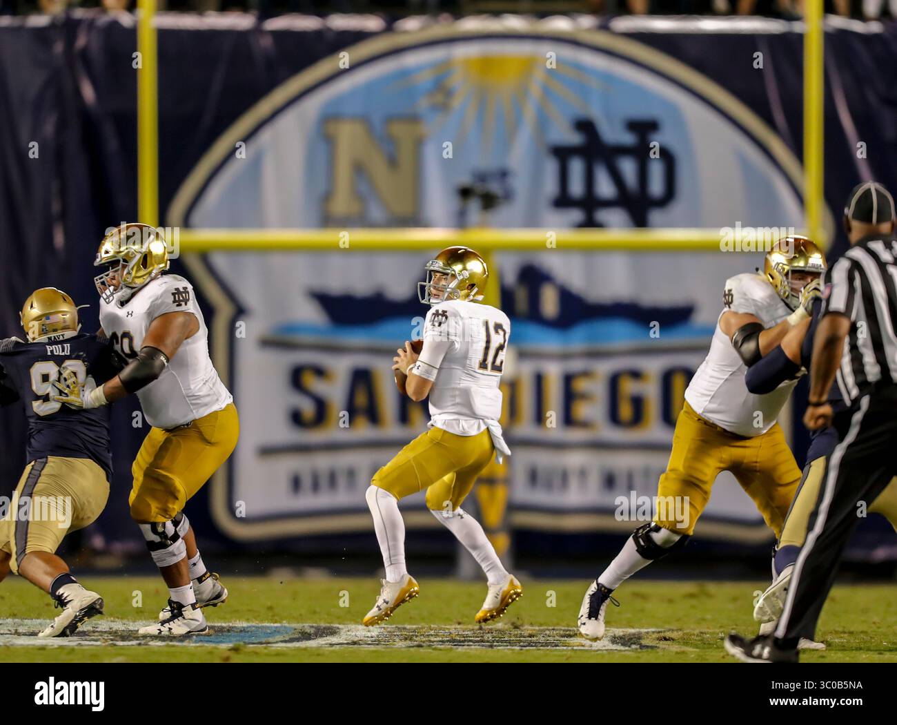 October 27,2018: Notre Dame Fighting Irish quarterback Ian Book (12 ...