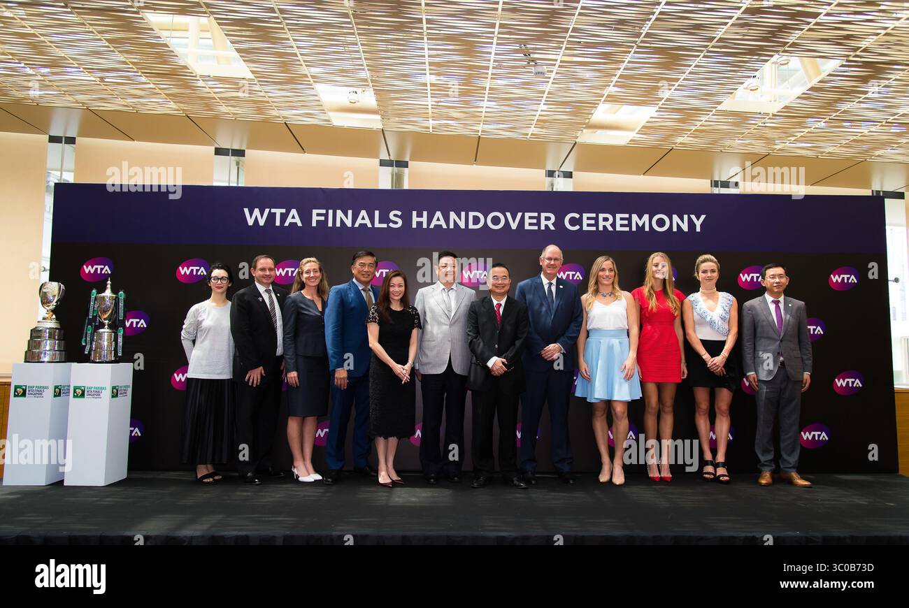October 29, 2018 - Kallang, SINGAPORE - WTA CEO Steve Simon, Elina ...