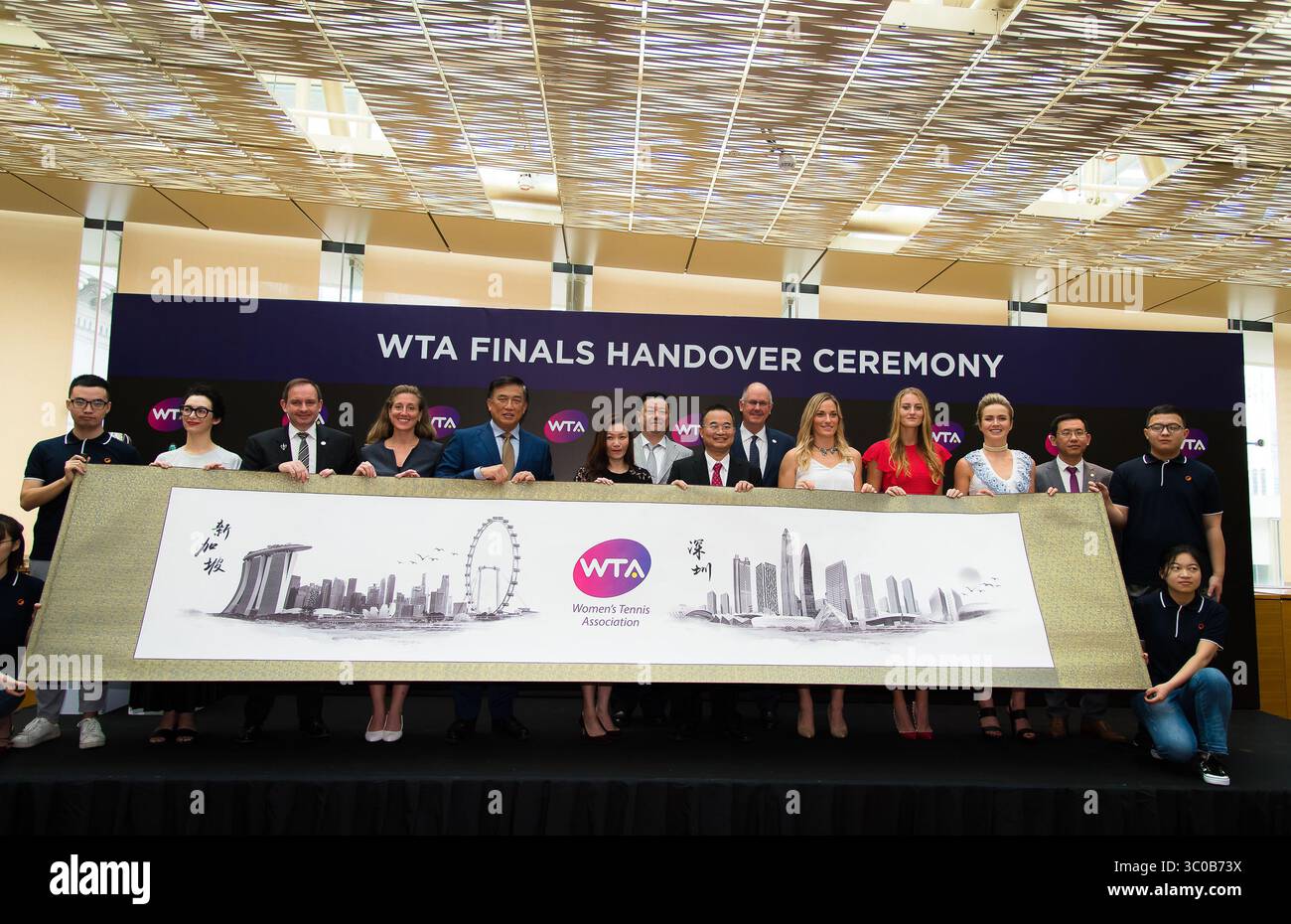 October 29, 2018 - Kallang, SINGAPORE - WTA CEO Steve Simon, Elina ...