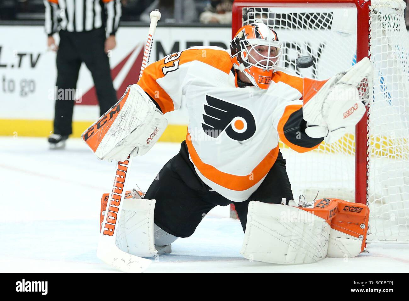 October 30, 2018:Philadelphia Flyers goaltender Brian Elliott (37) eyes ...