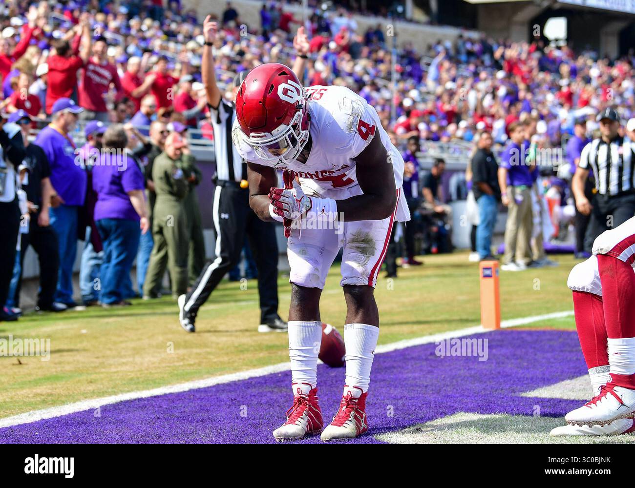 Oklahoma Sooners running back Trey Sermon (4) rushes for a touchdown ...