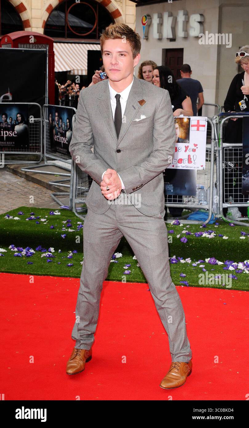 Xavier Samuel at the premiere of "The Twilight Saga: Eclipse" in London ...