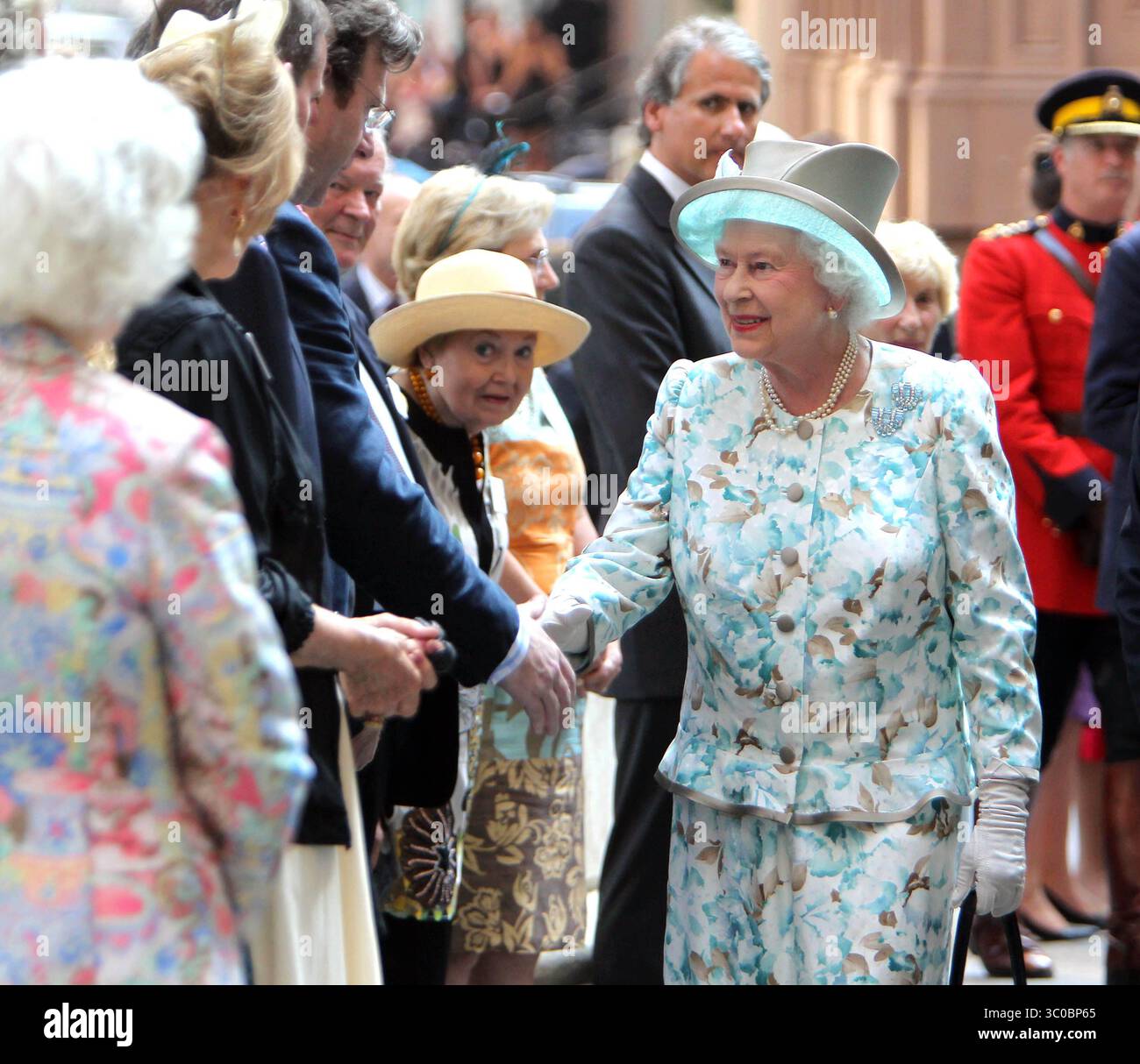 Queen Elizabeth II visits the World Trade Center site in New York City ...