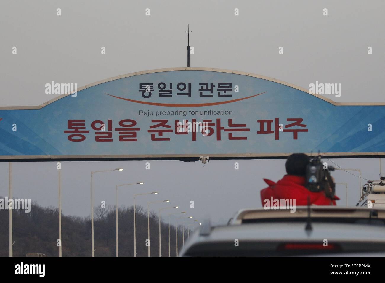 Feb. 11, 2016 - Paju, Gyeonggi, South Korea - South Korean TV Camaraman ...