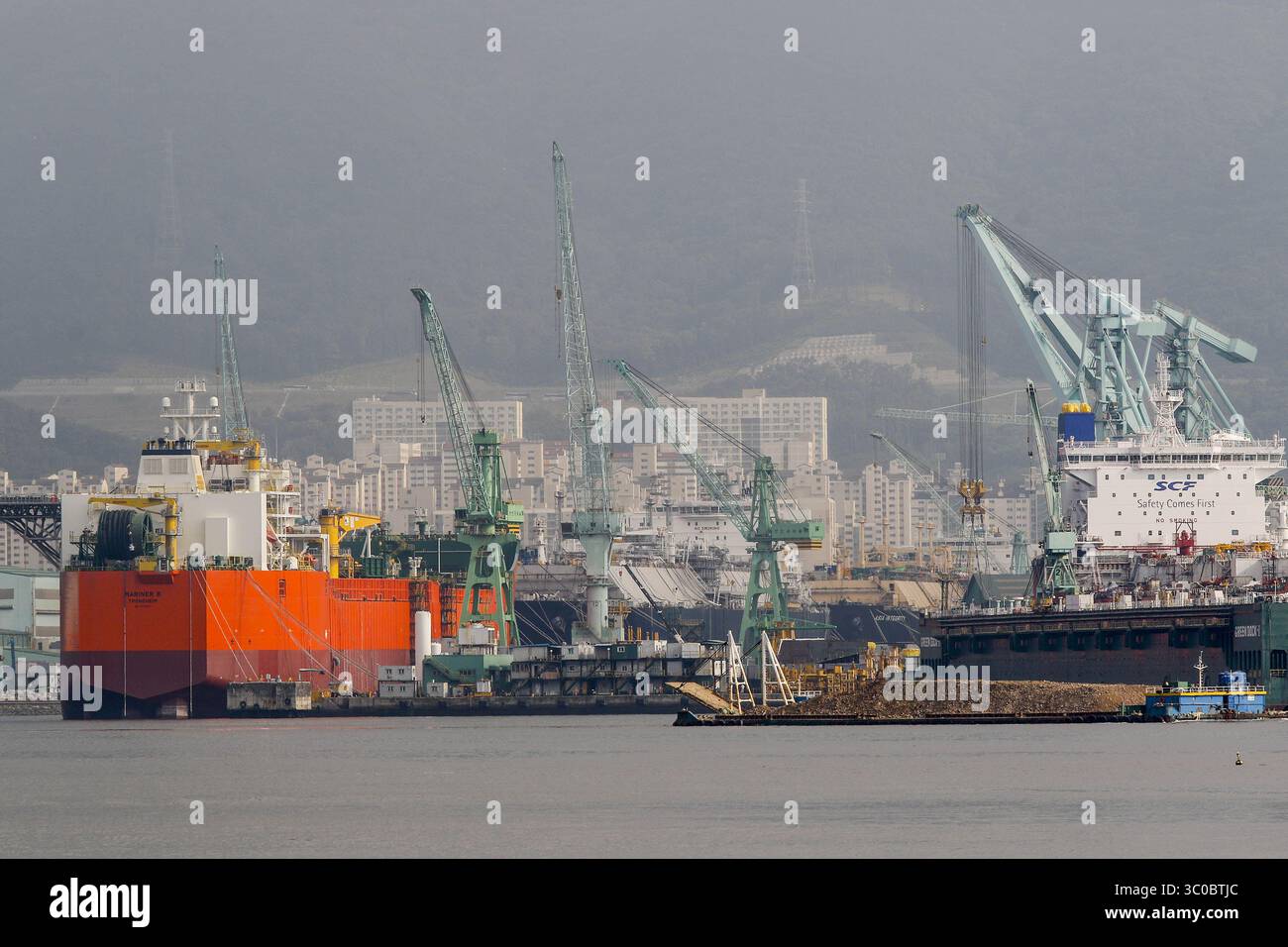 June 7, 2016 - Geoje, Gyeongnam, South Korea - Ships under construction ...