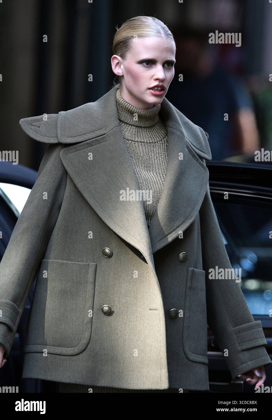 Lara Stone at a photoshoot on the Upper East Side in New York City - 20 ...