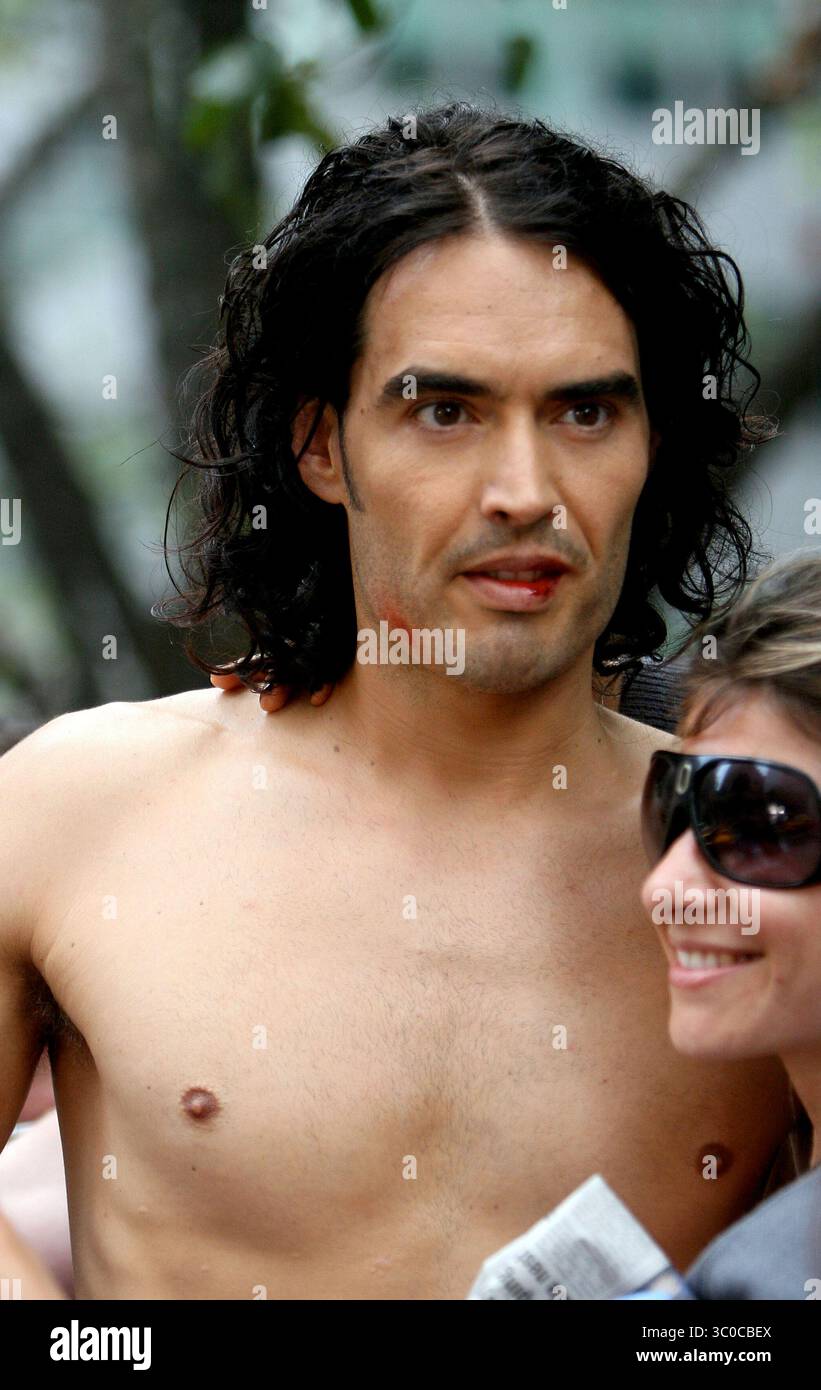 Russell Brand on the set of "Arthur" in New York City - 28 July 2010 ...