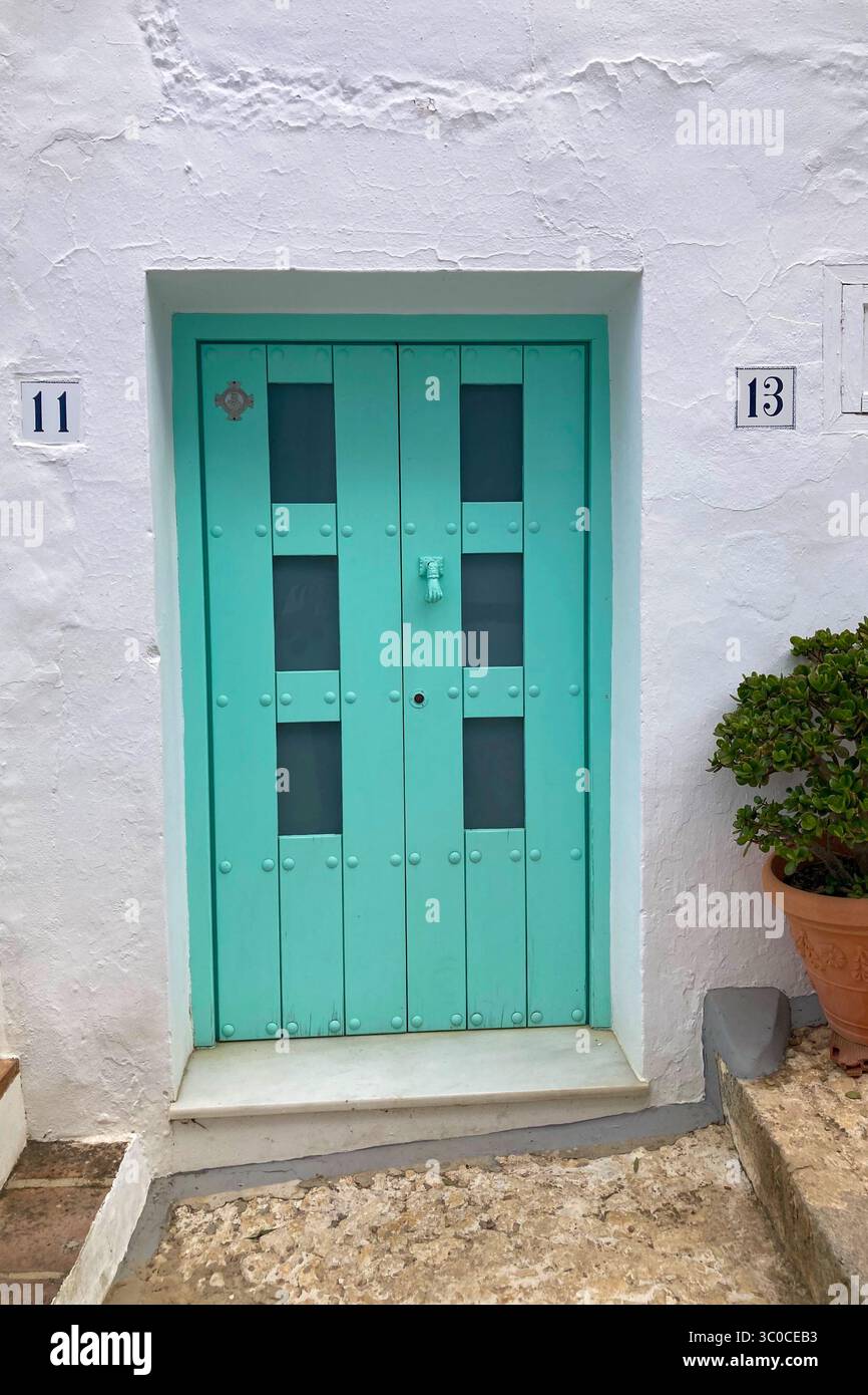 Whitewashed mediterranean houses in smartphone stock photos and images ...