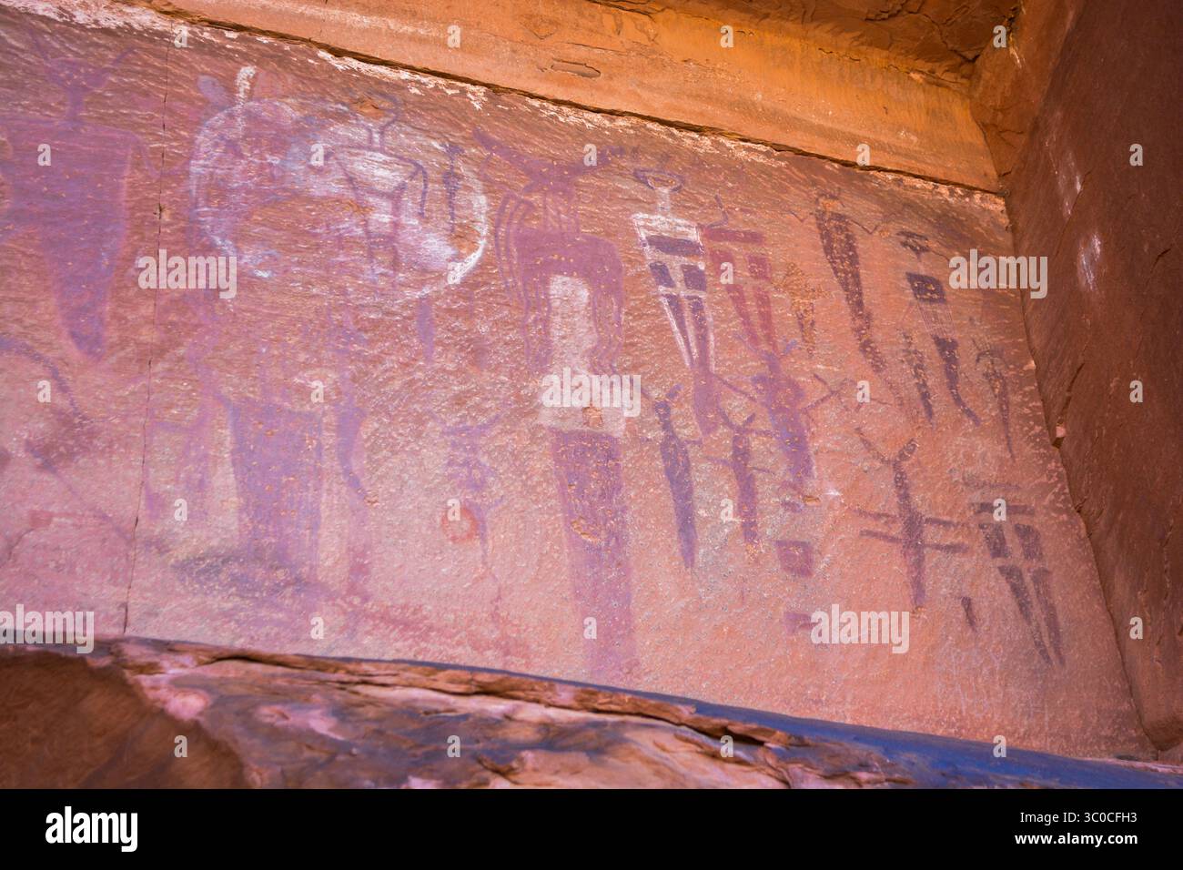 Petroglyphs carved just below the Courthouse Wash Pictograph Panel ...