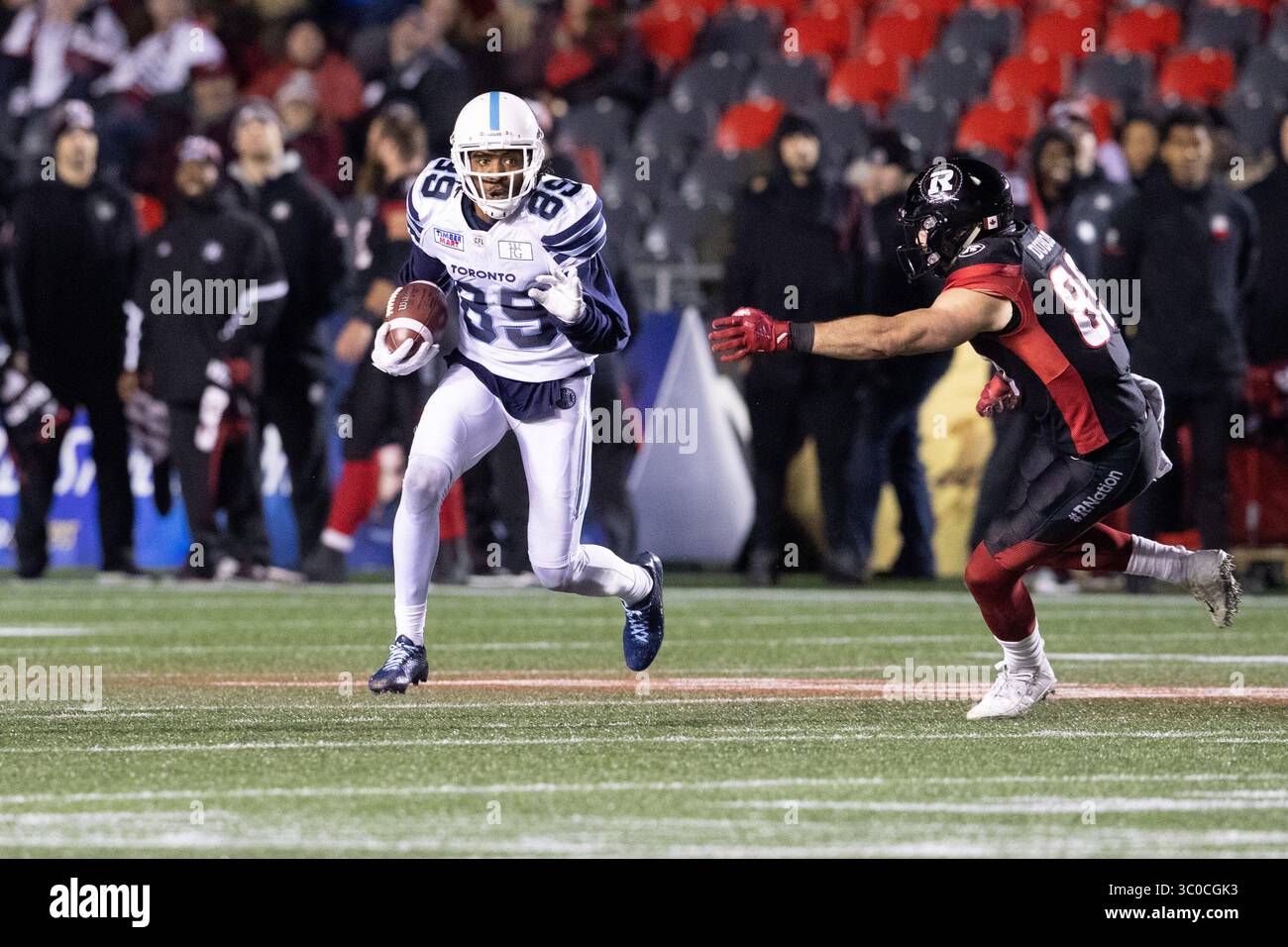 November 02, 2018: Toronto Argonauts Duron Carter (89) runs back a punt ...