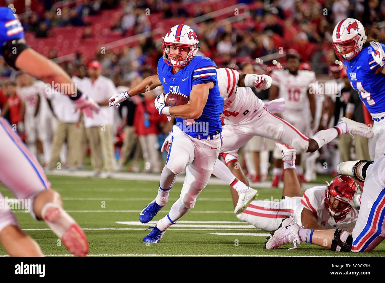 Southern Methodist Mustangs wide receiver Tyler Page (4) catches a pass ...