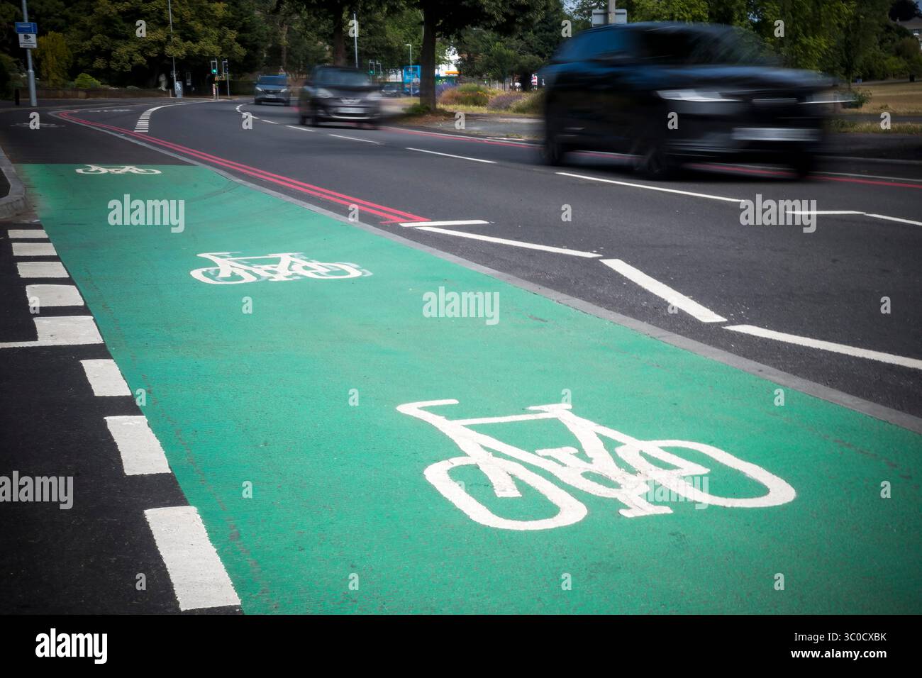 Busy road cycle hi-res stock photography and images - Alamy