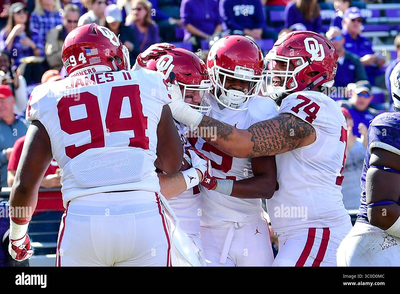 Oklahoma Sooners fullback Carson Meier (45) catches a pass for a ...