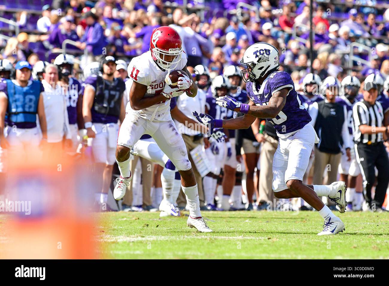 Oklahoma Sooners cornerback Parnell Motley (11) gets an interception as ...