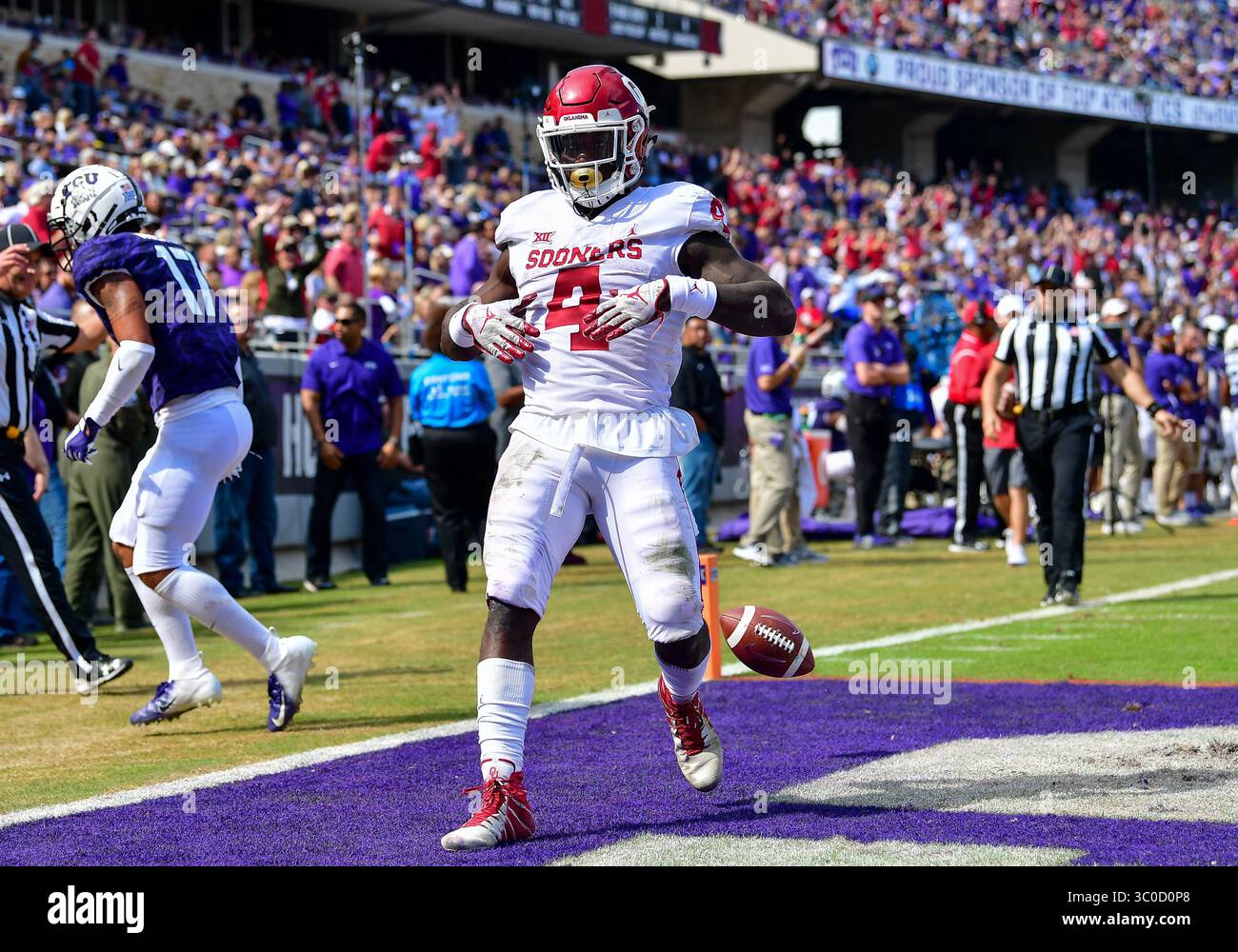 Oklahoma Sooners running back Trey Sermon (4) rushes for a touchdown ...