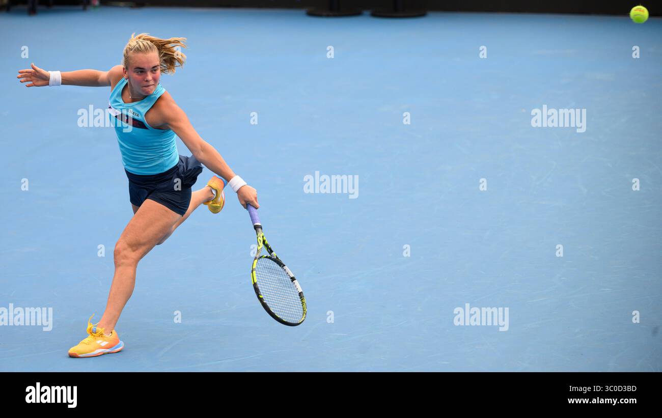 Czech tennis player Sara Bejlek playes against Moyuka Uchijima of Japan ...
