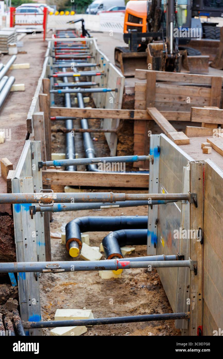 Digging new water line hi-res stock photography and images - Alamy