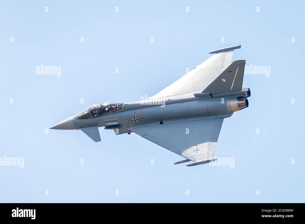 Side view eurofighter typhoon in flight hi-res stock photography and ...